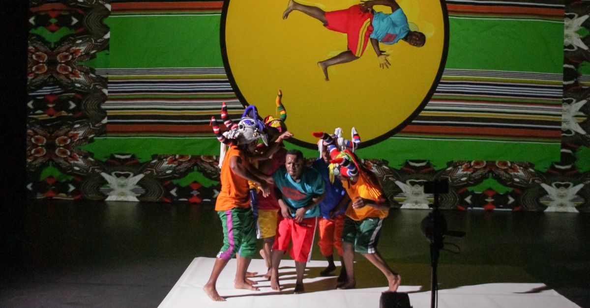 Choreografe Robyn Orlin: ‘Ik begrijp dat jongeren mijn werk afwijzen’ - NRC