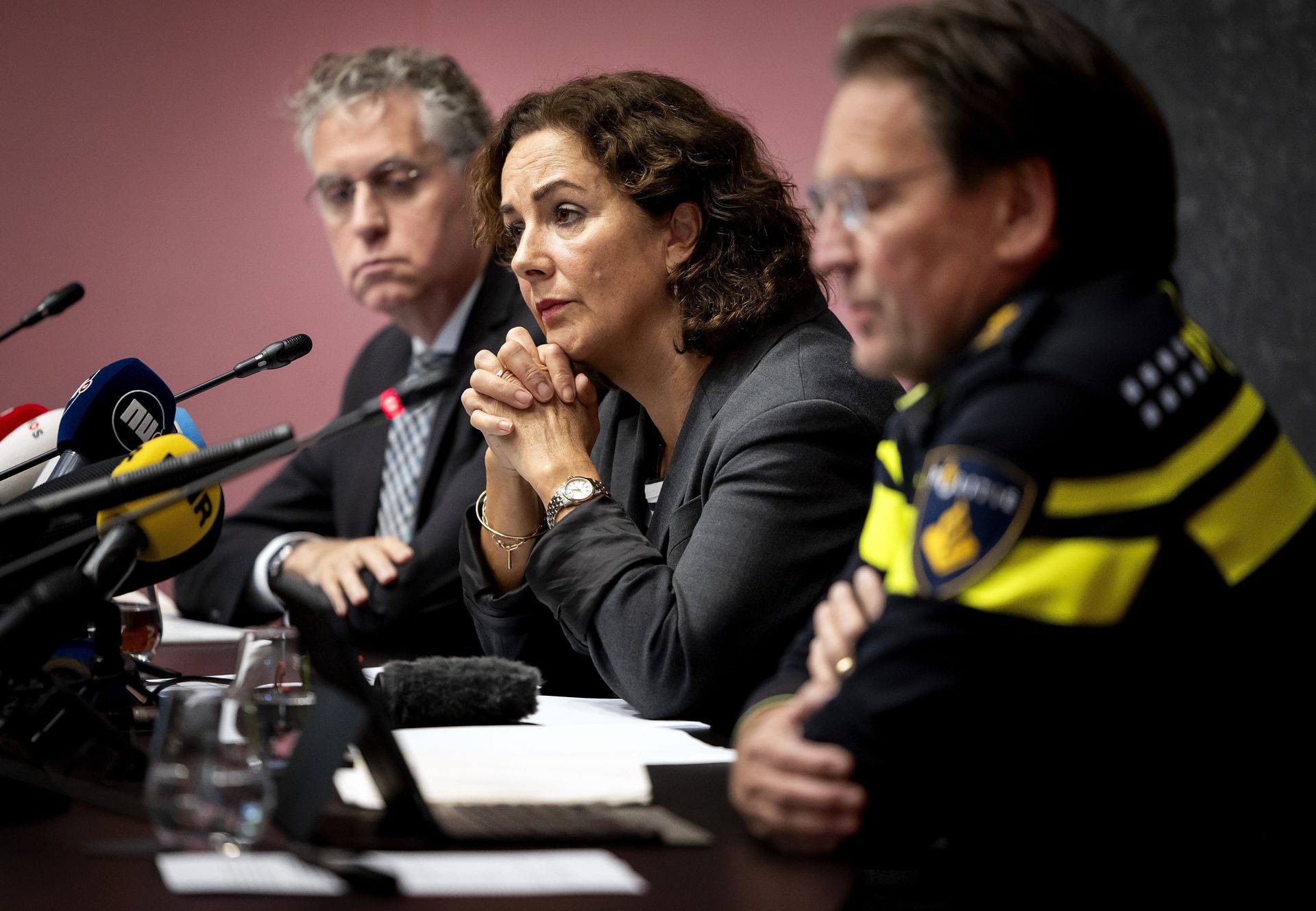 Burgemeester Femke Halsema kijkt terug op gitzwarte nacht: ‘Onverdraaglijk en onverteerbaar ...