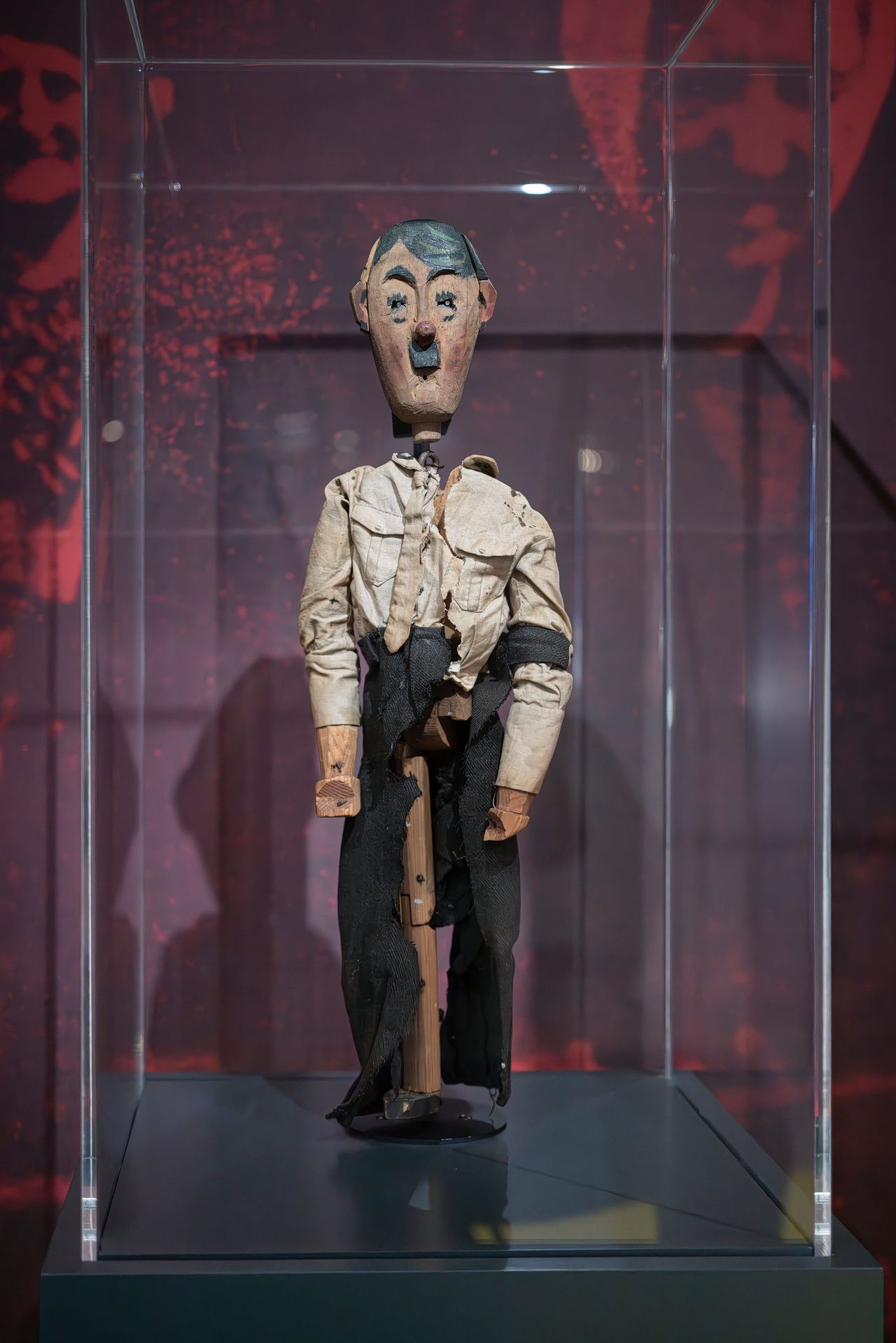 Hitler-pop uit de familie van Muppet-brein Frank Oz nu tentoongesteld ...