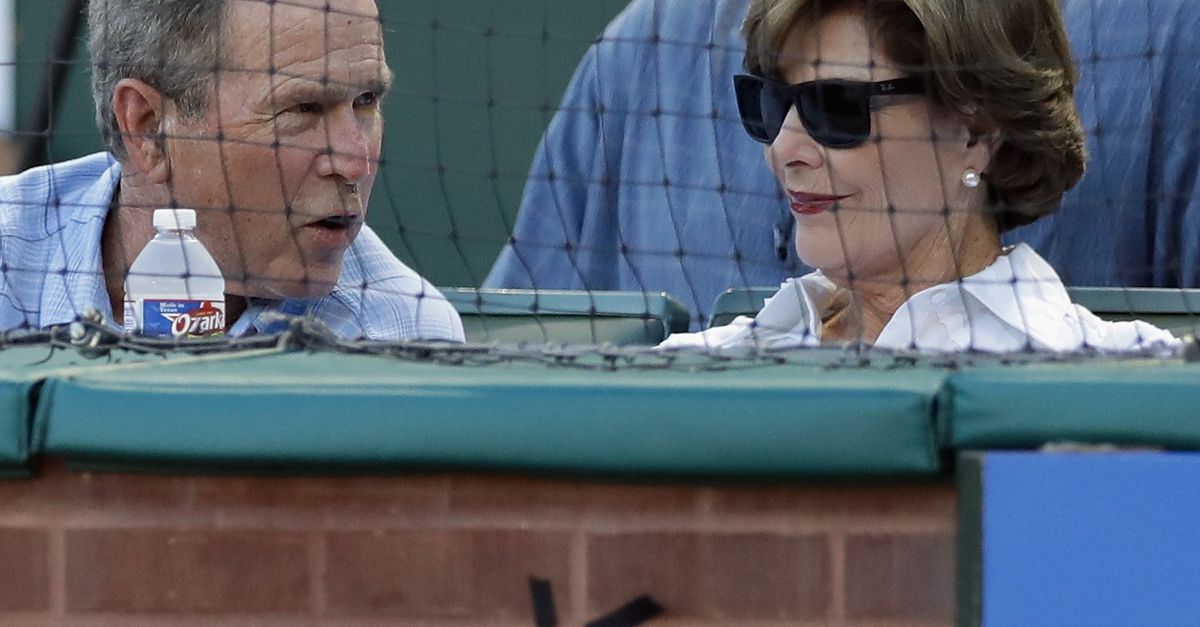 Hacker e-mailaccounts familie Bush 52 maanden de cel in - NRC