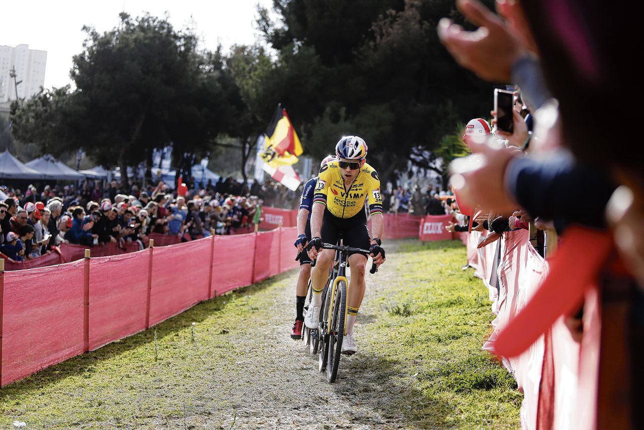 Van der Poel wint niet na val - NRC