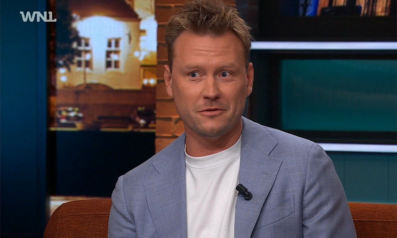 Tv-recensie | Sam Hagens viel in ‘Goedenavond Nederland’ bijna van zijn ...