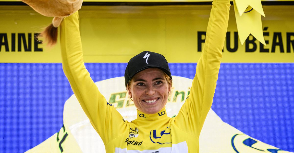 Een paar jaar terug was Demi Vollering nog schaatskampioen, nu heeft ze ...