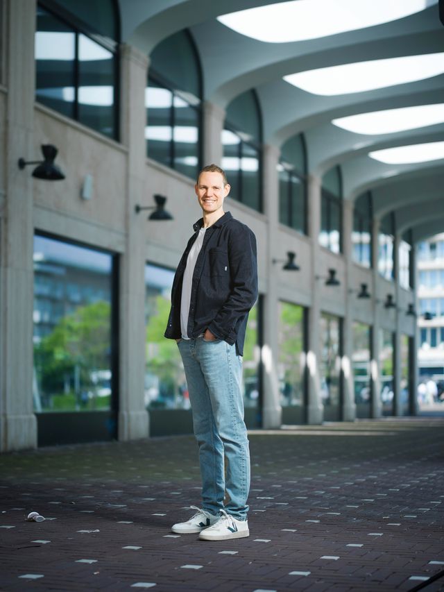 Zo overleven we het ‘Calamiteitperk’, volgens cabaretier en filosoof ...