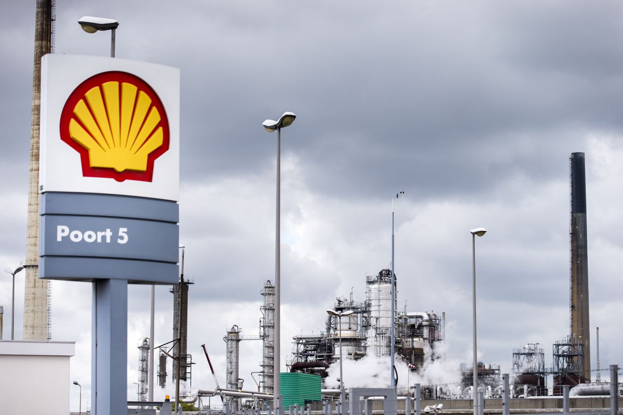Shell was slecht voorbereid op lekkage Pernis - NRC