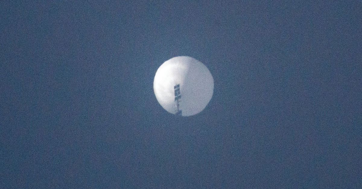 Chinese ballon vliegt al dagen boven VS, Beijing weerspreekt ...