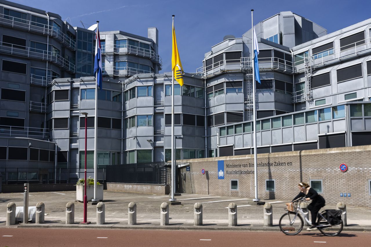 AIVD wil voortaan meer ‘toelichting en context’ bieden bij inzage ...