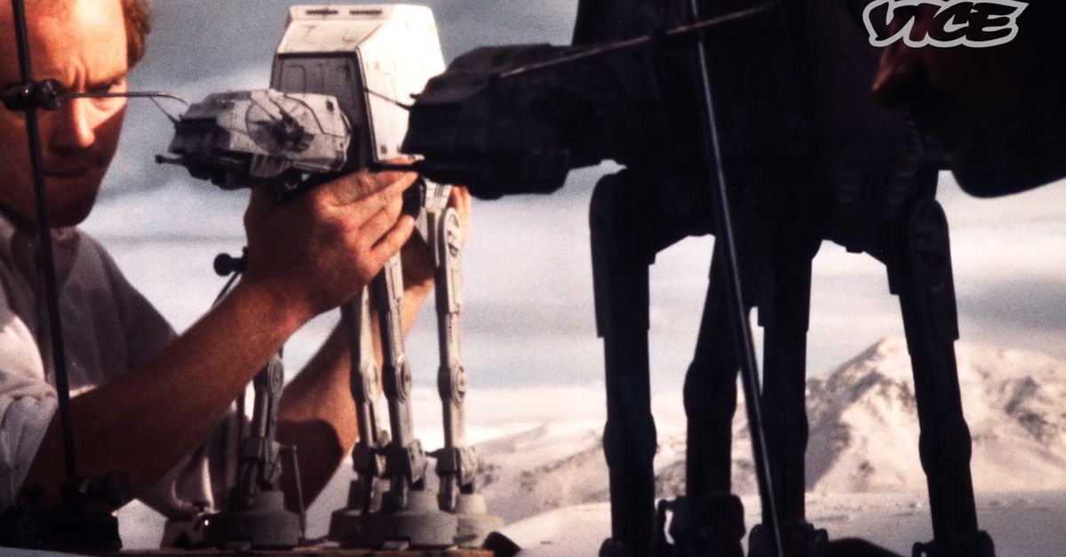 Een leven vol monsters: deze man maakte Jabba the Hut en dé T-Rex - NRC