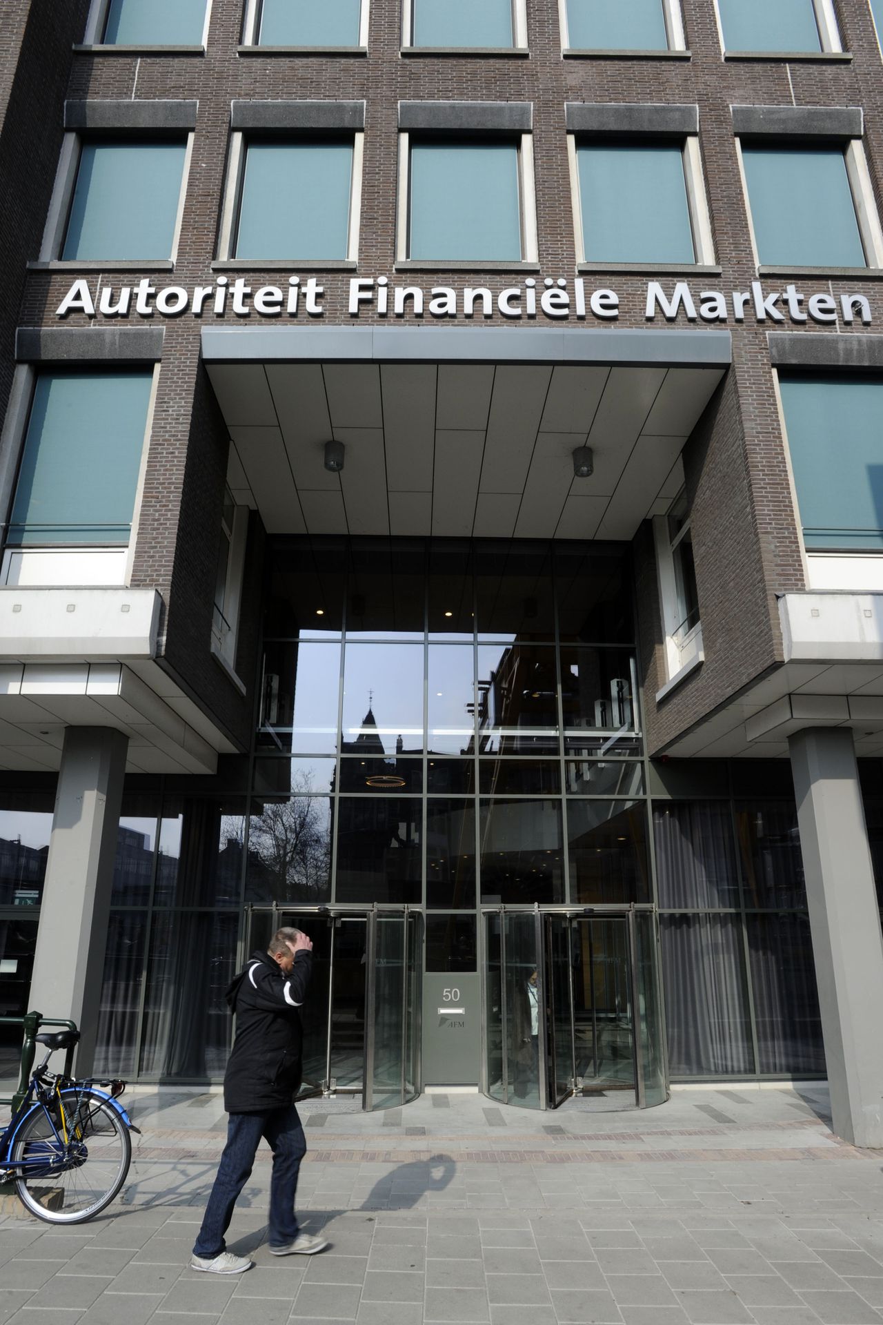 ‘AFM schoot ernstig tekort in zaak mkb-derivaten’ - NRC