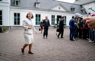 Vertrekkend minister Faber legt schuld kabinetsval bij VVD, NSC en BBB ‘die geen handtekeningen ...