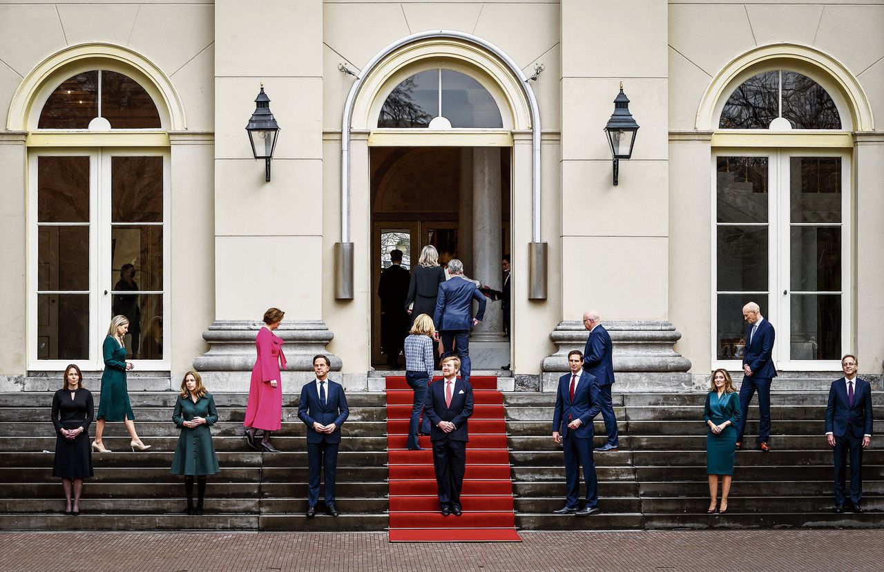 Ontbinding kabinet-Rutte IV zet in hoog tempo door - NRC