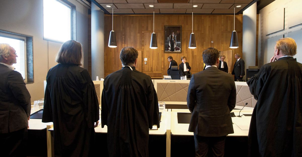 Zit de rechter nu op de stoel van de politiek? - NRC