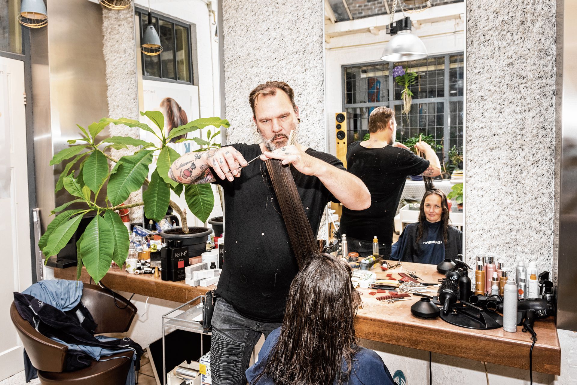 Hij knipte zich de gewone wereld in - NRC