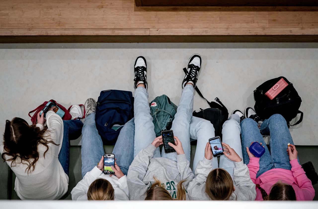 Opinie | We moeten sociale media niet op het podium hijsen als dé ...