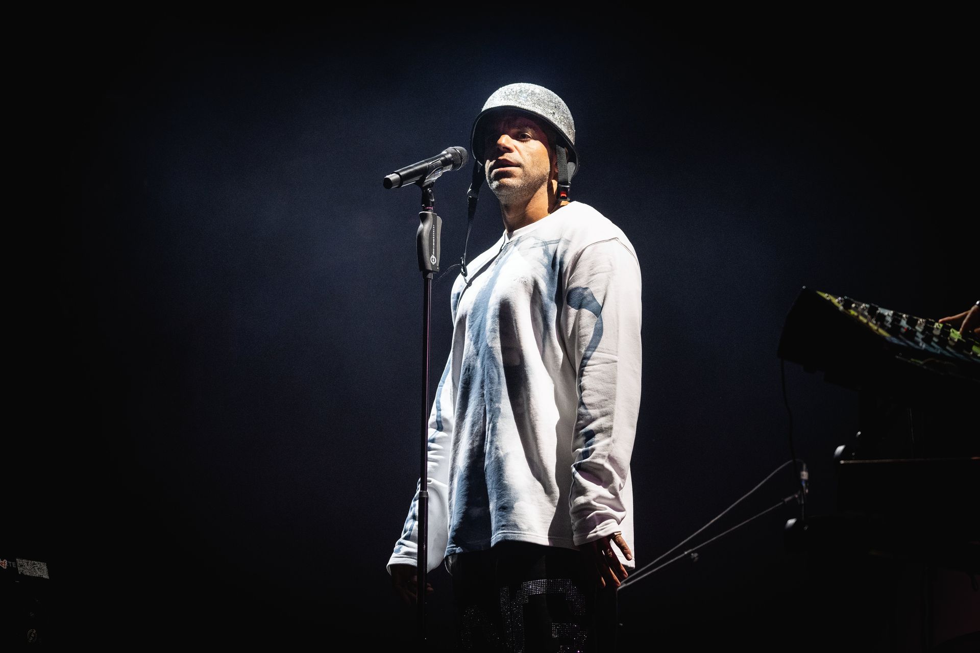 Tien jaar na de dood van Joost Zwagerman houdt rapper Sef zijn teksten ...