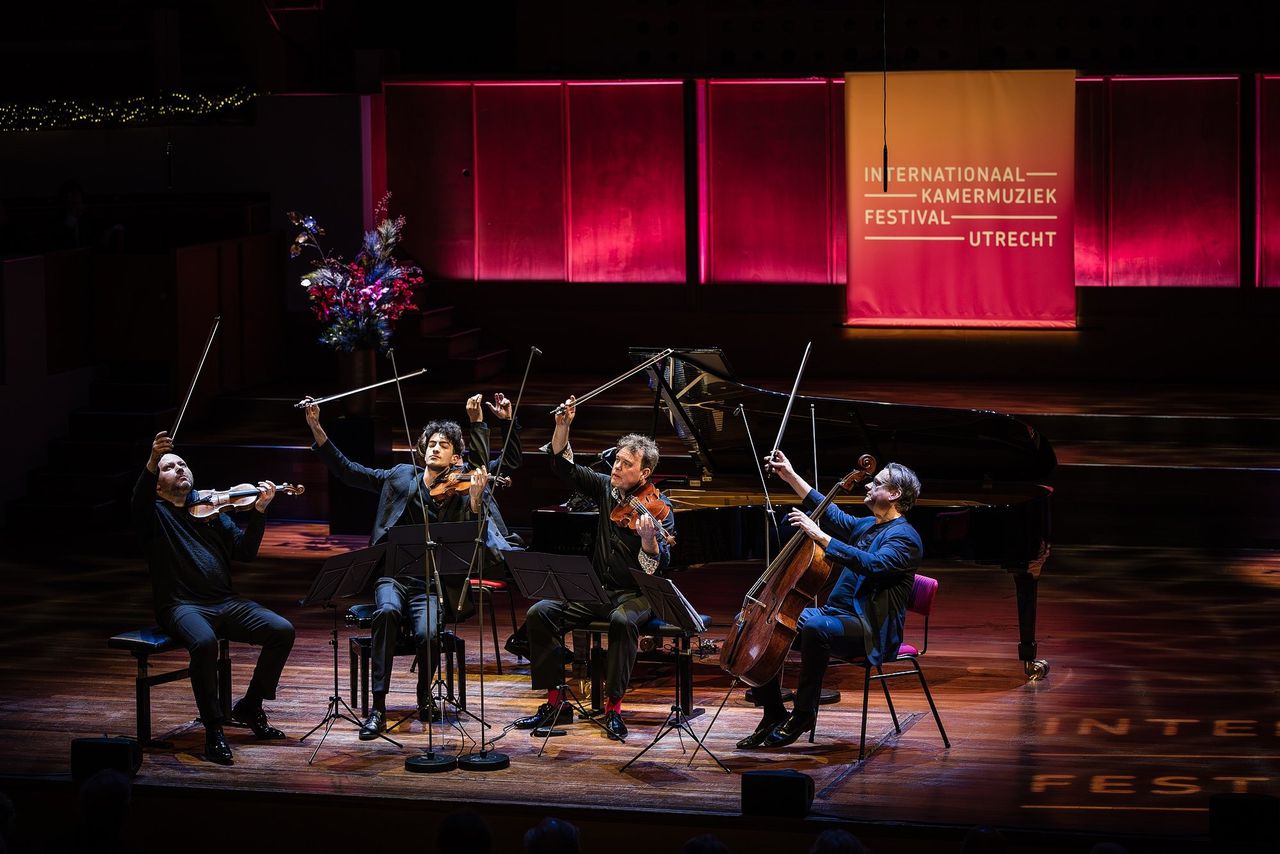 Zelfs herstellend van een blessure bezit Janine Jansen die onverminderd ...