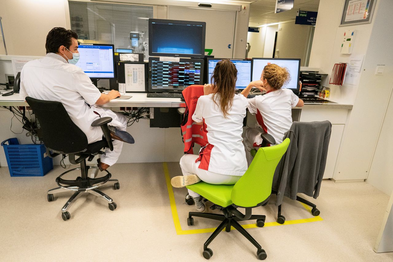 ‘Ziekteverzuim zorgpersoneel loopt verder op’ - NRC