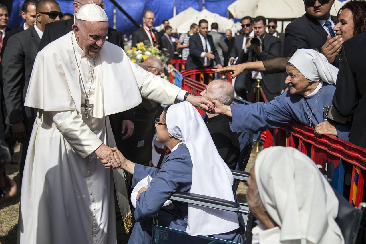 Paus legt vinger op Egyptes zere plekken - NRC