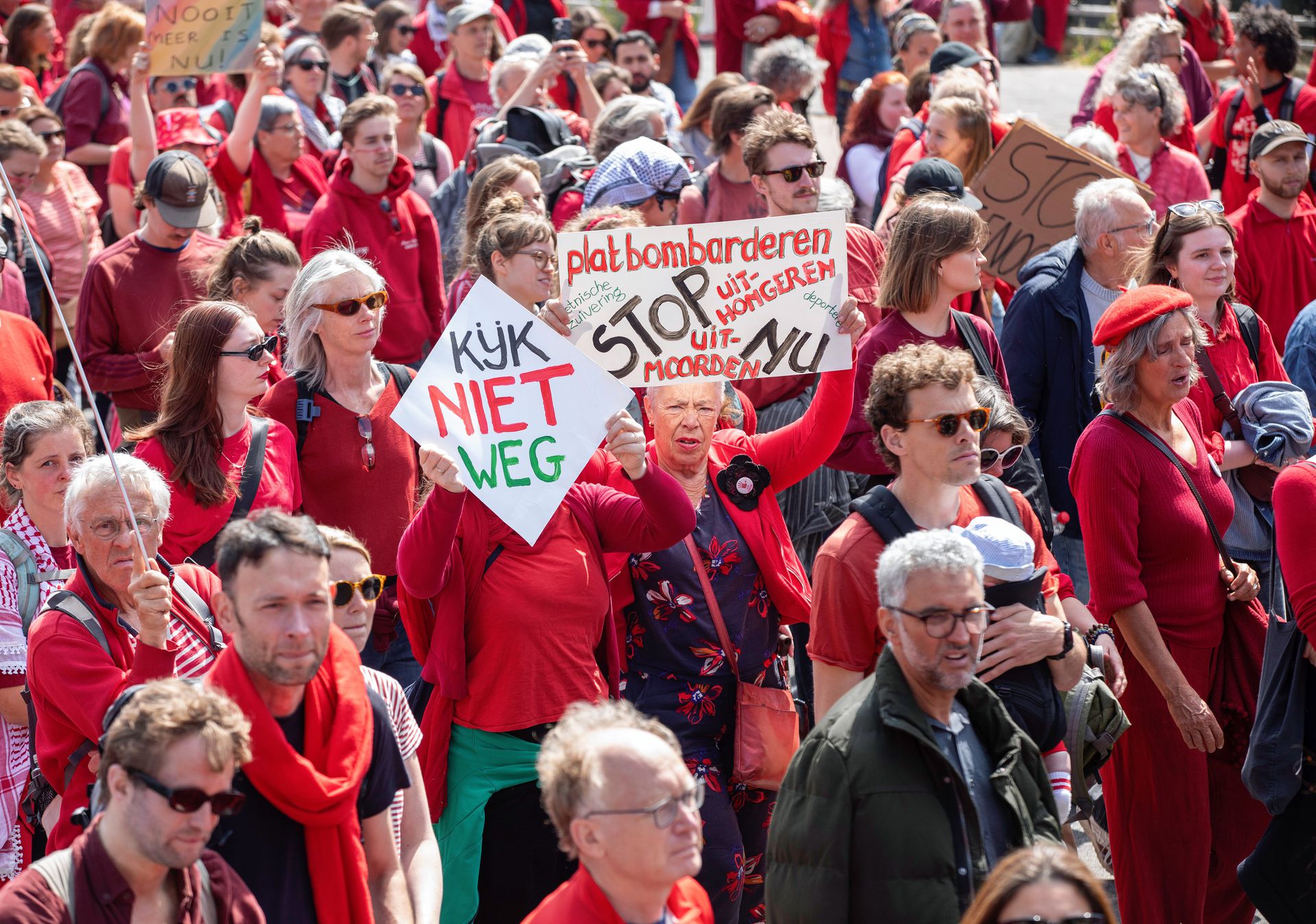 Frans Timmermans doet ‘in ieder geval wekelijks wel aangifte’ - NRC