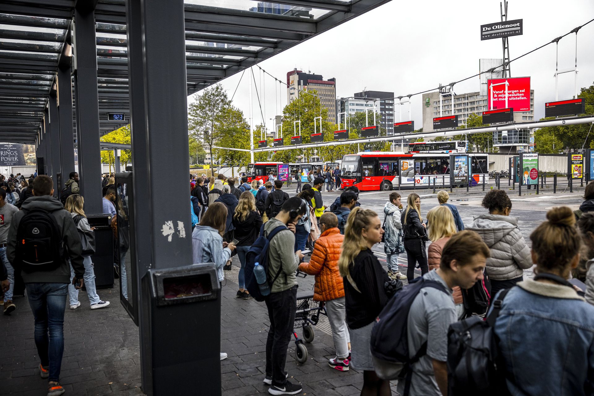 FNV roept buschauffeurs op tot nieuwe stakingen voor betere cao - NRC
