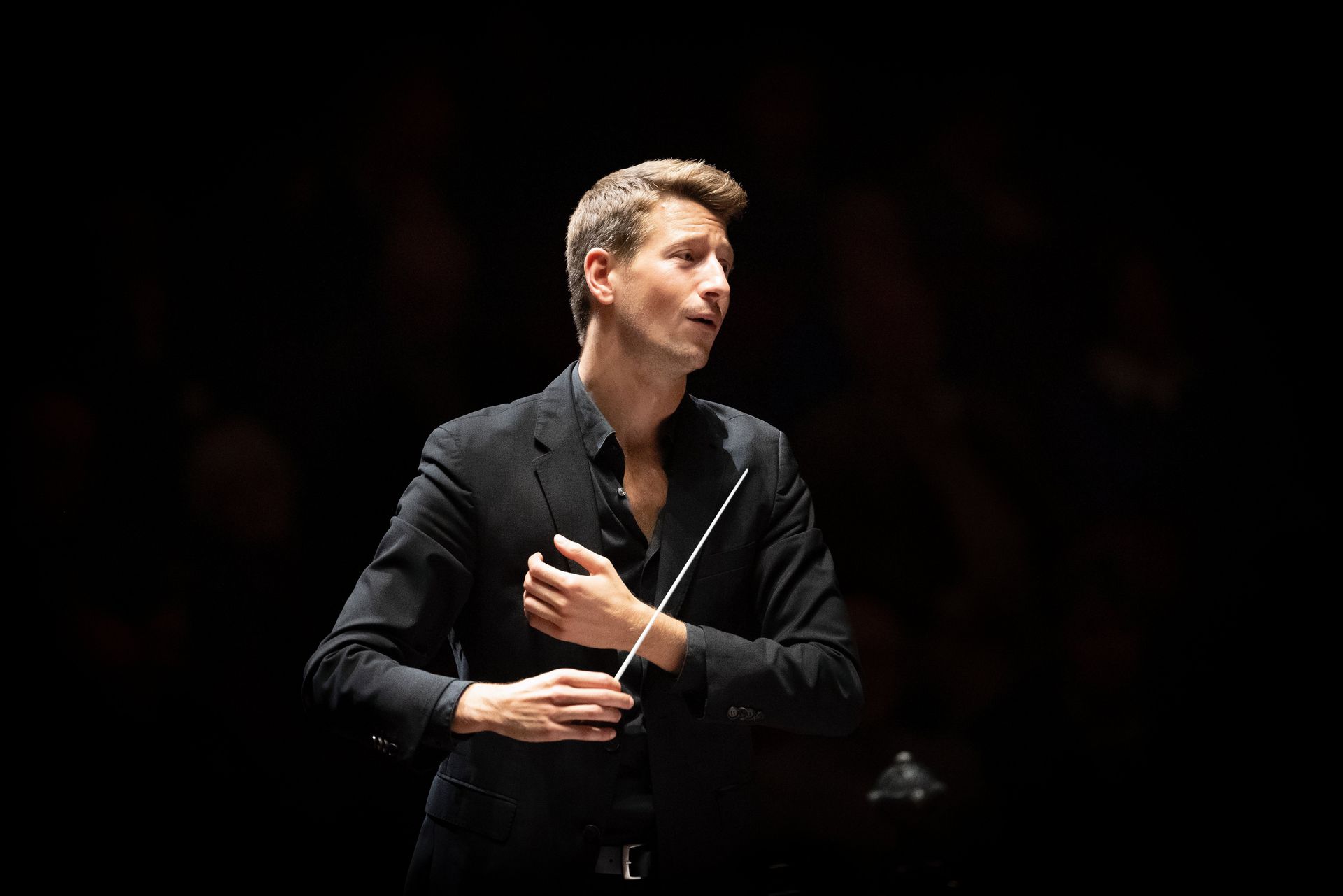 Duncan Ward toont verrassende kanten zijn orkest en zichzelf - NRC