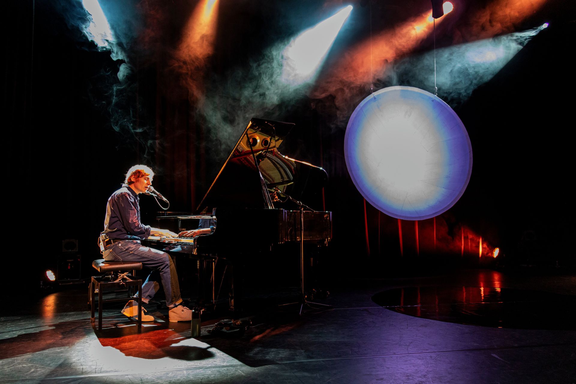 Lucky Fonz III brengt mooie ode aan de fantasie in een eigenzinnige mengvorm van cabaret en ...