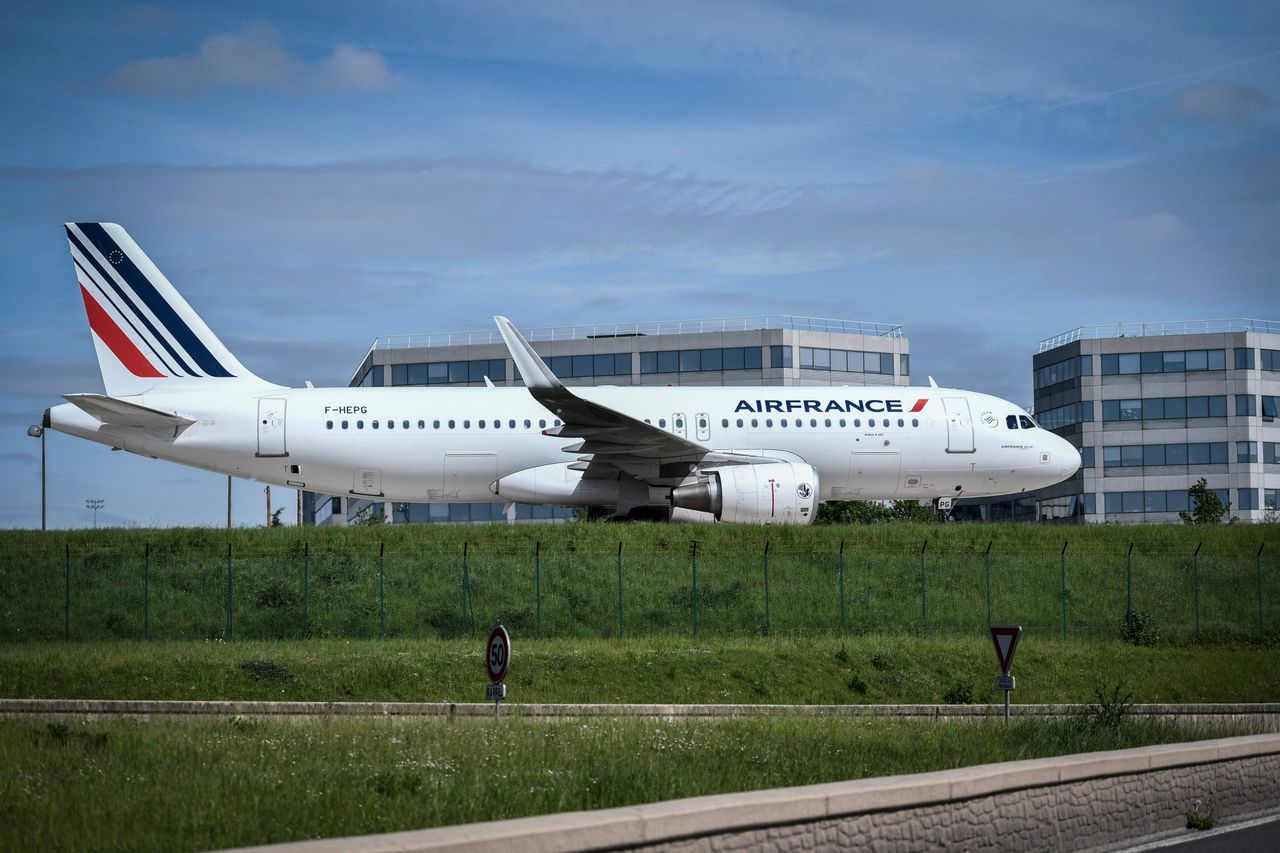 air-france-klm-dieper-in-rode-cijfers-door-stakingen-nrc