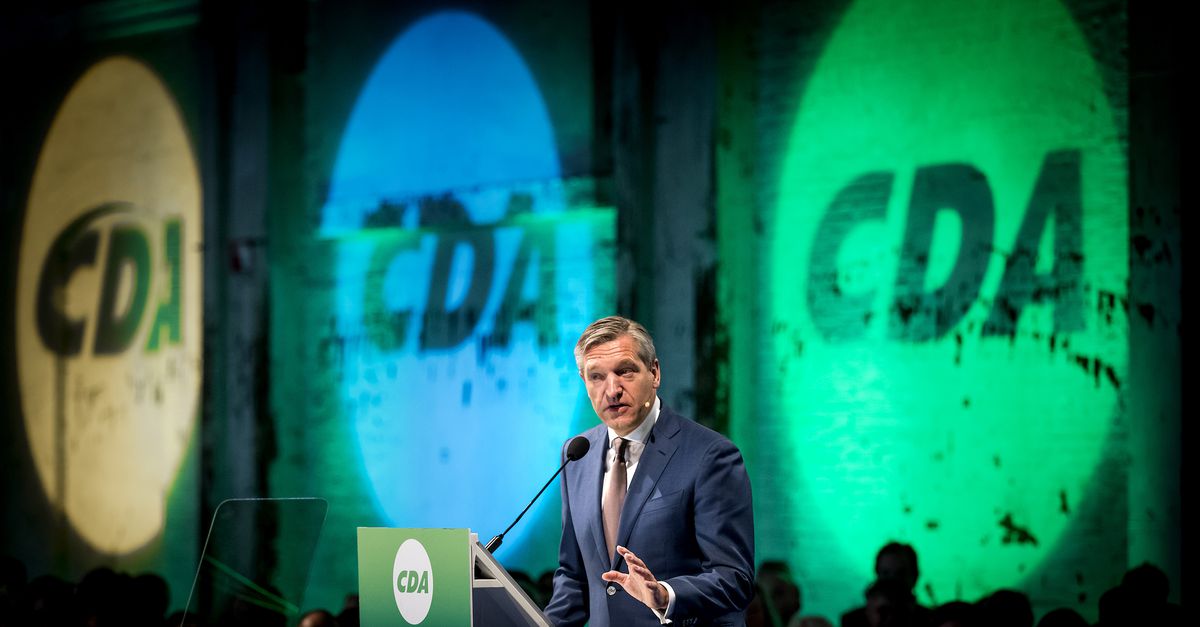 CDA-leider Buma haalt op congres hard uit naar VVD-minister Bruins - NRC