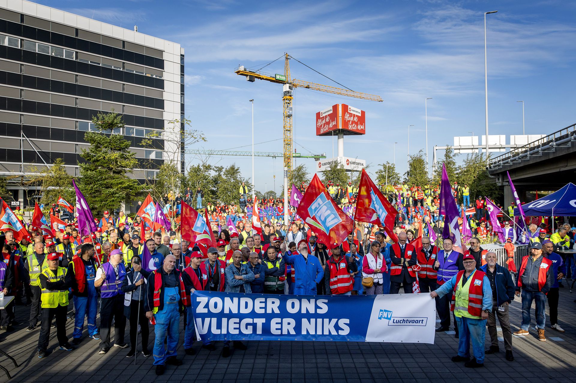 Staking grondpersoneel noopt KLM vluchten te annuleren - NRC