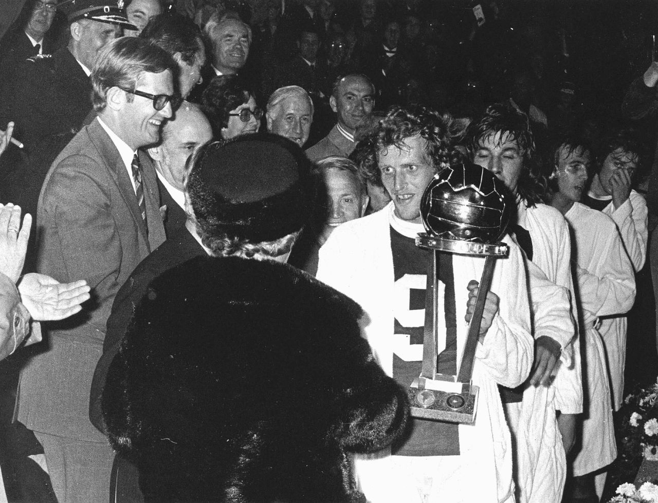 Piet Keizer: Ajax-legende en voetbalicoon - NRC