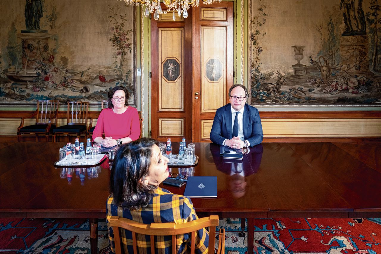 Opnieuw beginnen, met diepe argwaan - NRC