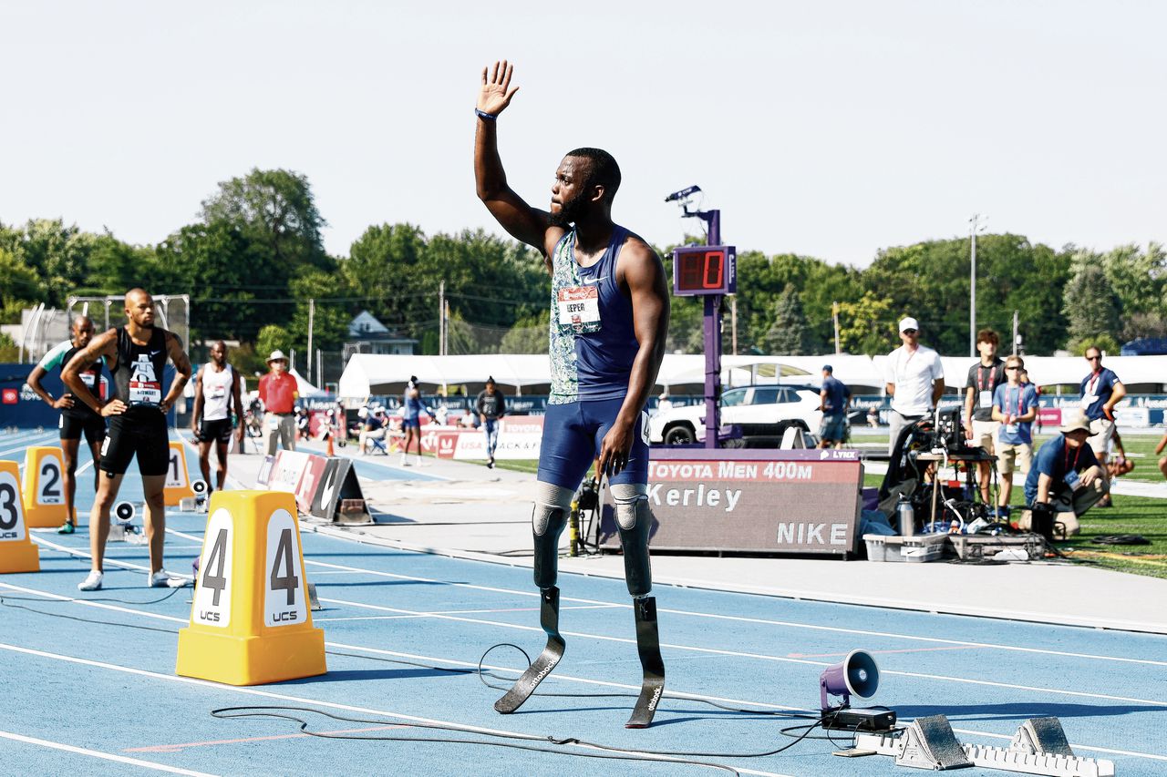 Met zijn blades is atleet Blake Leeper 15 centimeter te lang voor de ...