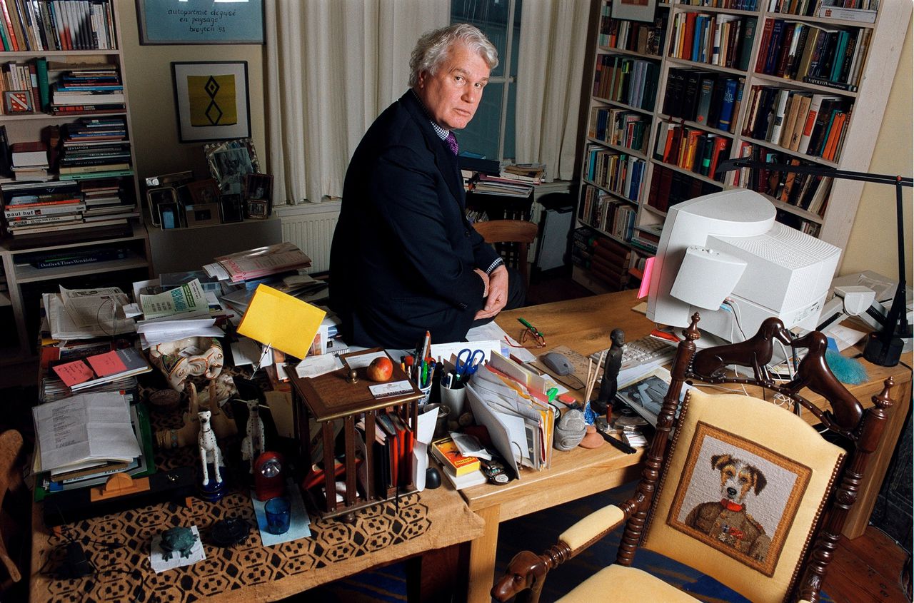 De pijn is er alleen als ondertoon, liever bezingt Adriaan van Dis in ...