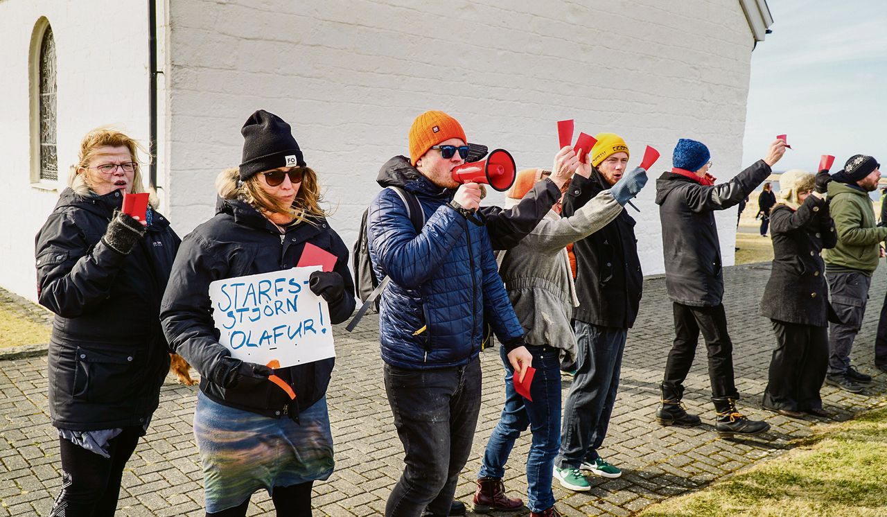 IJsland demonstreert door na Panama Papers - NRC