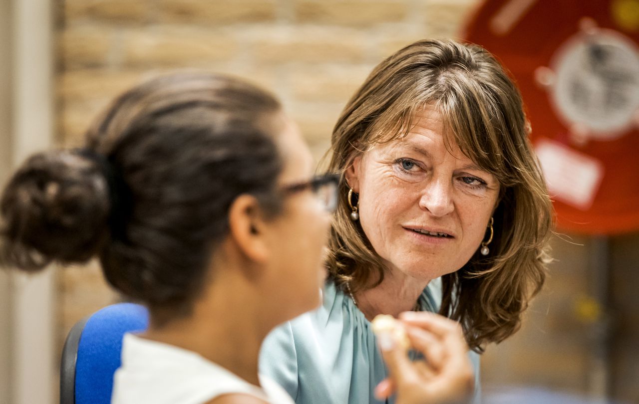 Kinderombudsvrouw: kinderen ‘uit de kast duwen’ is rechtenschending - NRC