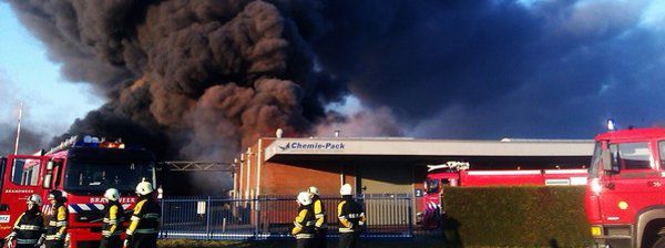 Woningen doorzocht in verband met brand Moerdijk - NRC