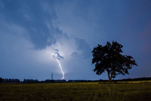 Elke seconde slaan er vijfenveertig bliksemschichten in maar niemand ...