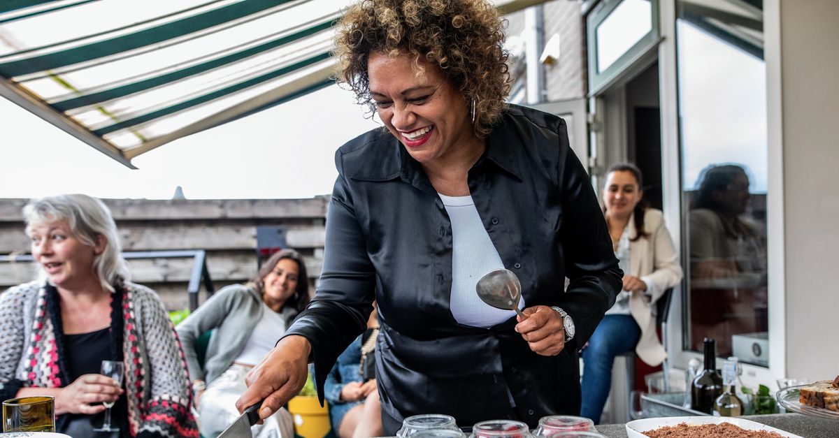 Eet met onbekenden, dan beleef je wat - NRC