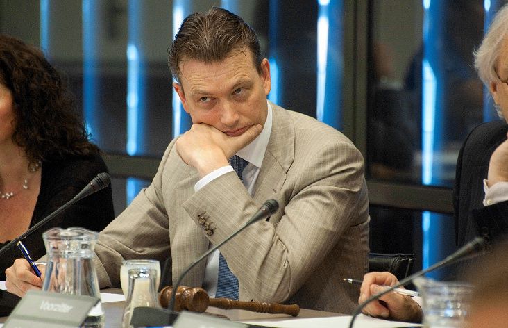 Zijlstra denkt over stopzetten financiering deeltijdstudies - NRC