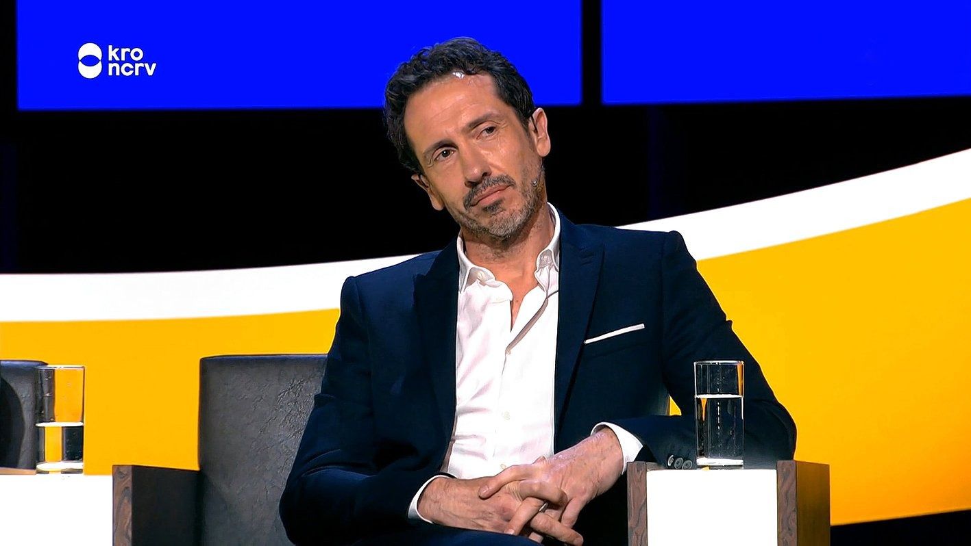 Tv-recensie | Hoe halfgod Jacob Derwig heerst over De Slimste Mens - NRC