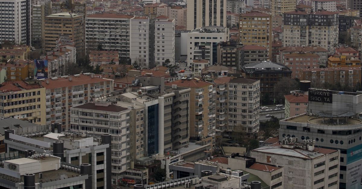 Een jaar na de verwoestende aardbeving bereidt nu Istanbul zich voor op ...