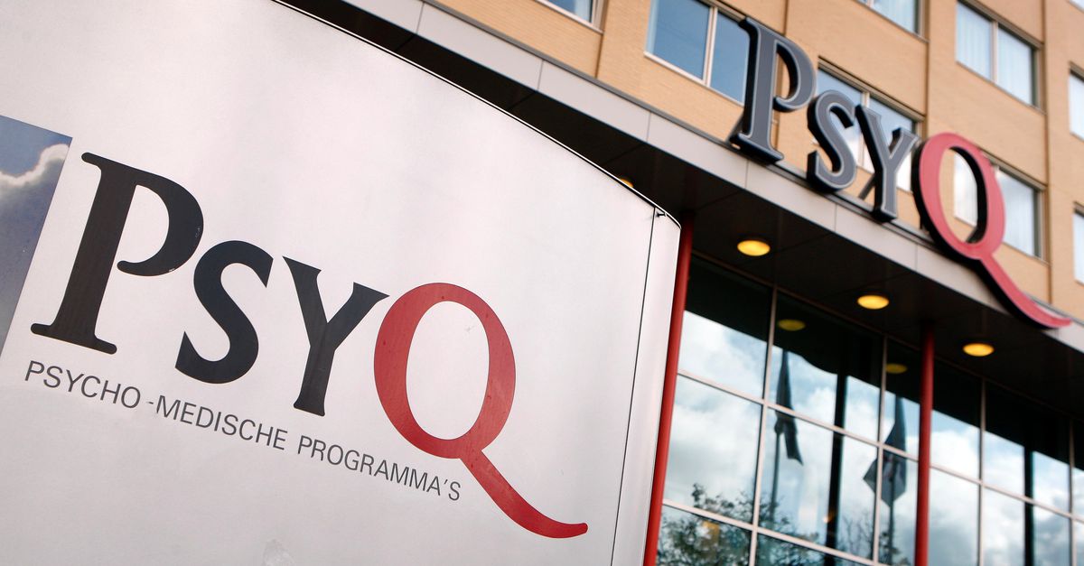 Directielid ggz-instelling PsyQ stapt per direct op - NRC