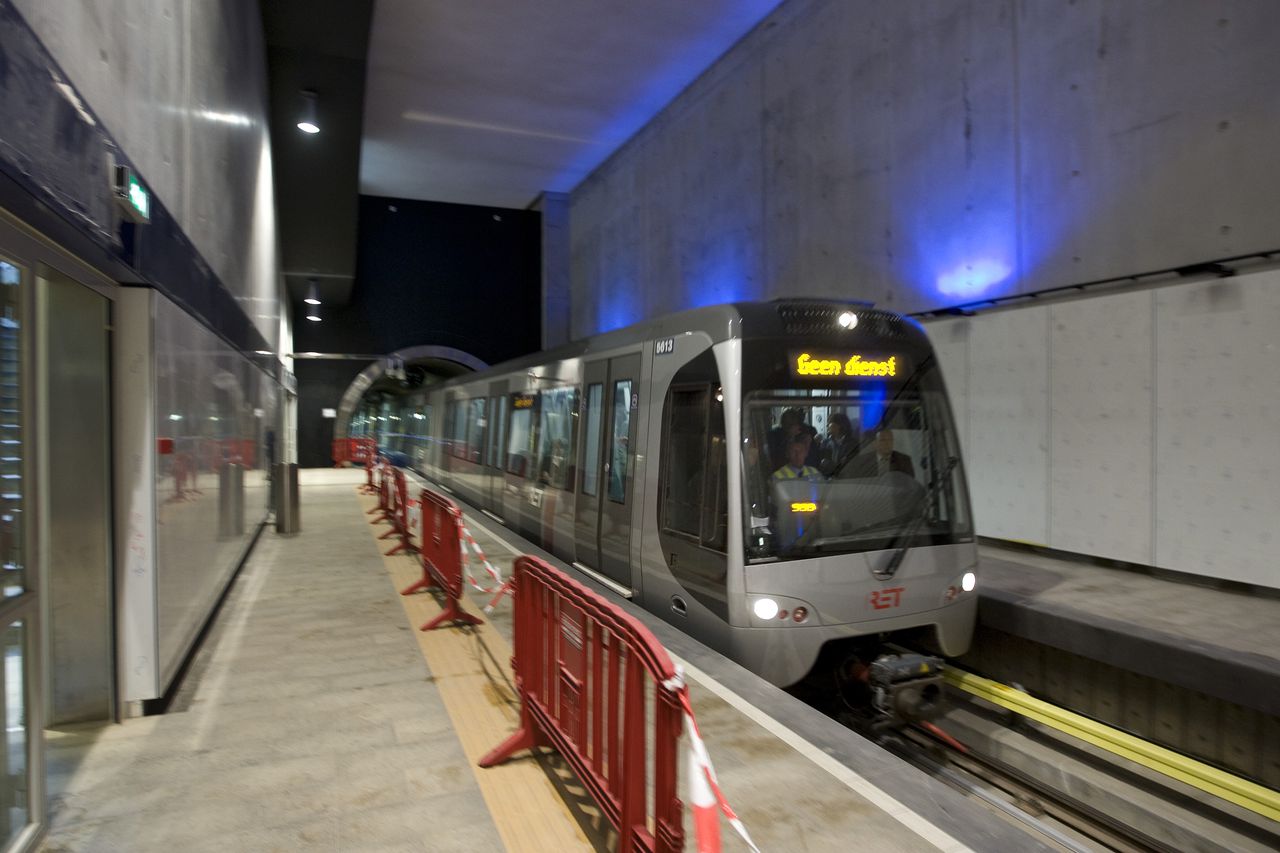 Metroverkeer Rotterdam weer op gang na storing - NRC