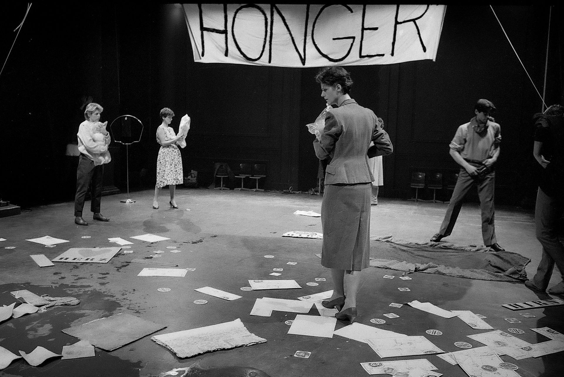 Monografie ‘Nederlandse Mime’ toont hoe stilstand ons theaterbestel in ...