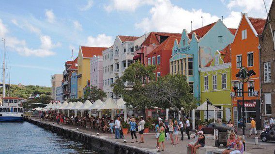 Parlement Curaçao stuurt demissionair kabinet naar huis - NRC