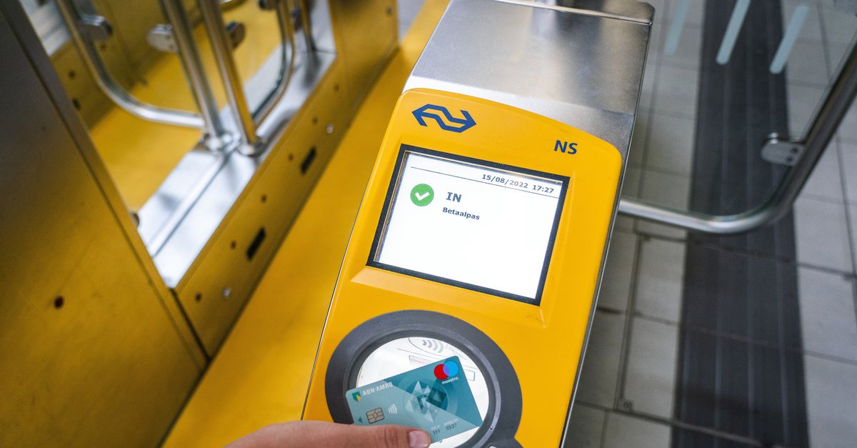 Reizen met pinpas: ‘Automobilist vindt ov-kaart vooral veel gedoe’ - NRC