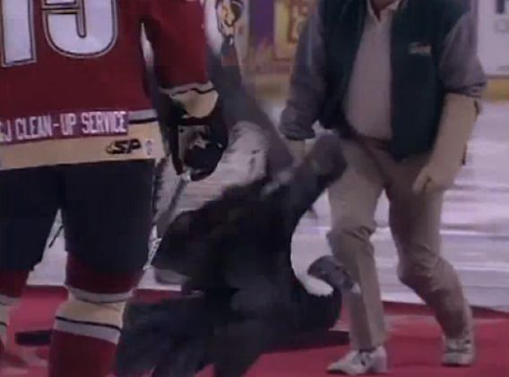 Mascotte van ijshockeyteam vindt ijshockey maar niets - NRC