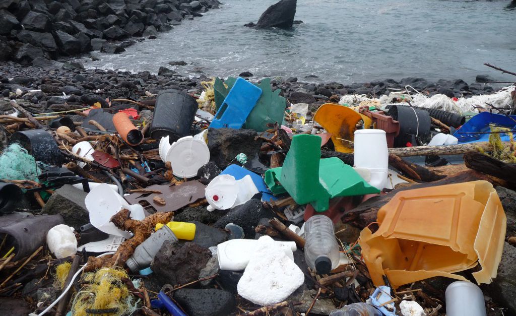 NRC checkt: ‘In drie oceanen drijft een plastic massa van duizenden ...