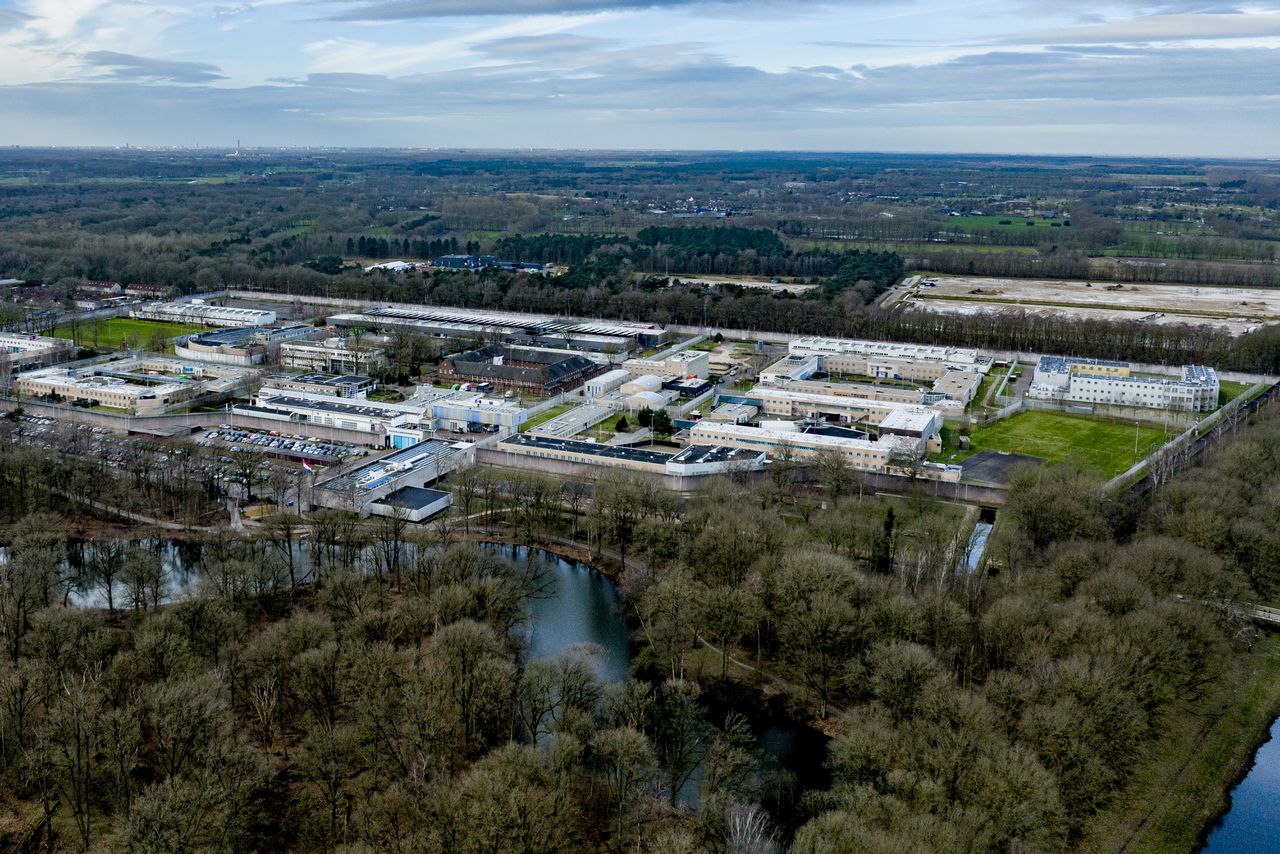 Luchtruim boven zwaarbeveiligde gevangenis Vught gesloten vanwege vluchtrisico - NRC
