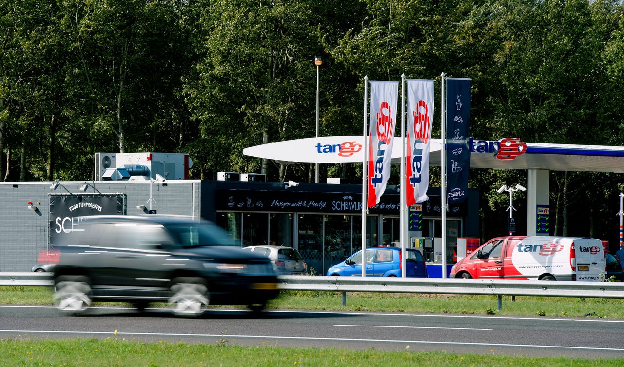 CBS: benzineprijzen stijgen, vooral aan de snelwegen - NRC